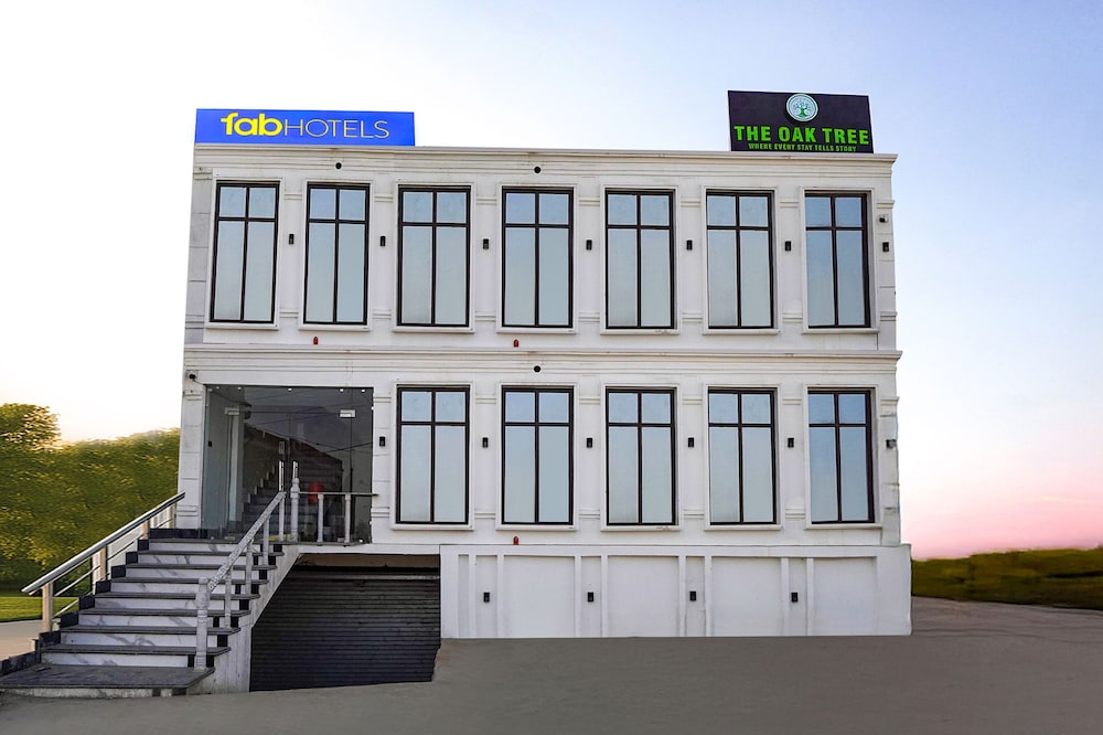 Fabhotel The Oak Tree - Ayodhya