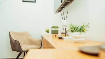 Suite-Estúdio Deluxe | Secretária, secretária adequada para computadores portáteis