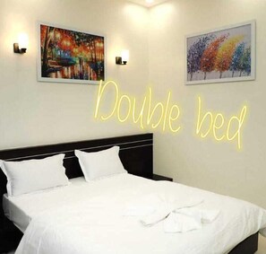 Quarto Duplo Deluxe, Vista para a cidade | 1 quarto, quartos insonorizados, ferro/tábua de engomar 