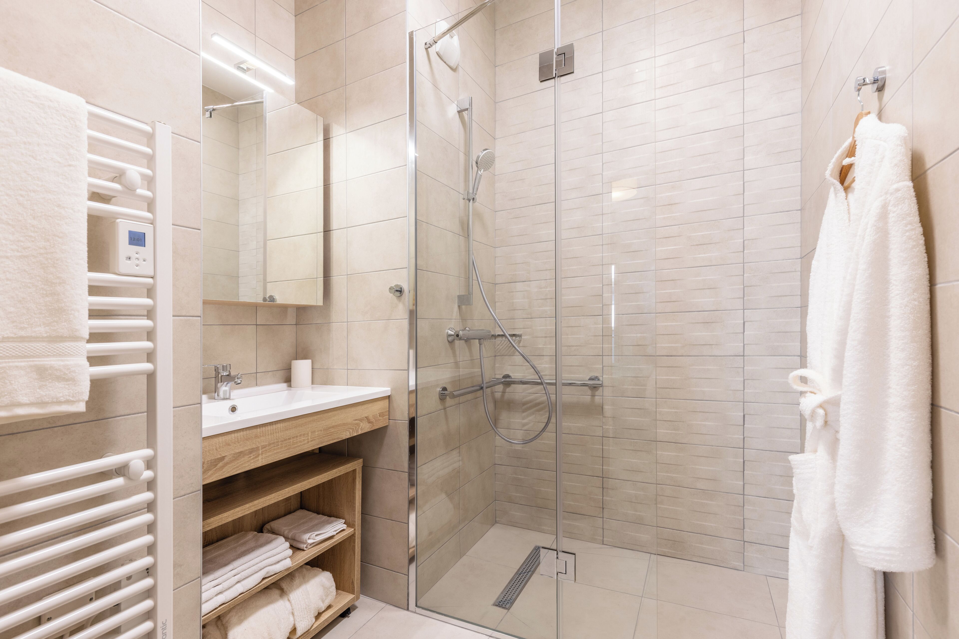 Apartamento, 1 quarto | Banheiro | Roupões de banho 