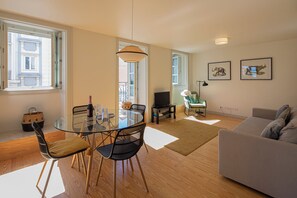 Apartamento, varanda, Vista para a cidade | Sala de estar