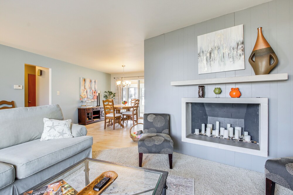 Walk To Lake: Family Getaway W/ Yard In Menasha! - Appleton, WI