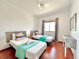 1 quarto, roupa de cama fornecida 