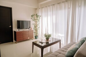 Apartamento em Condomínio Fechado, 2 quartos, varanda | Sala