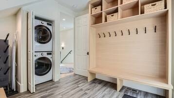 Casa | 4 quartos, escrivaninha, acesso à internet de alta velocidade