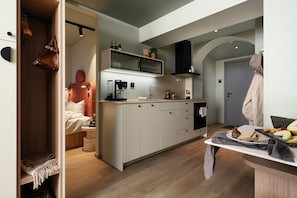 Apartamento, 2 quartos | Cozinha privada | Geladeira grande, fogão, cooktop, lava-louças