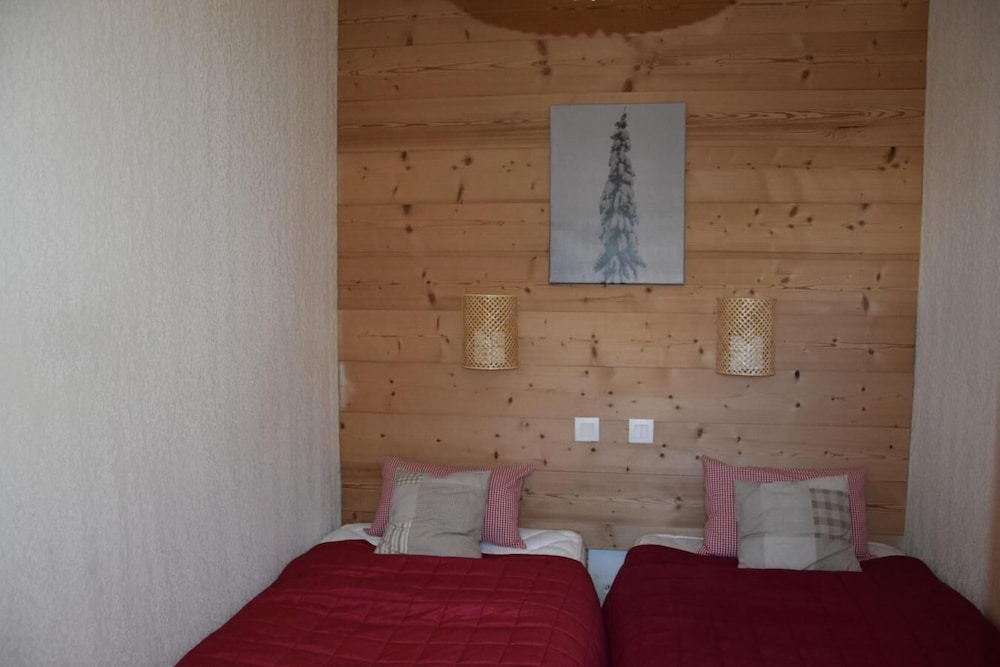 1st floor, swimming pool, balcony, parking, tv, ski locker, 36m² ...