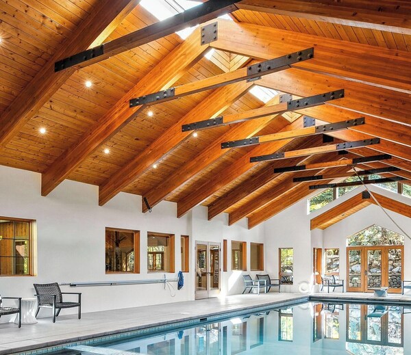 Luxury Mountain Estate W/ Indoor Pool, Gym & Hot Tub Near Keystone | Sleeps 19 - Keystone, CO