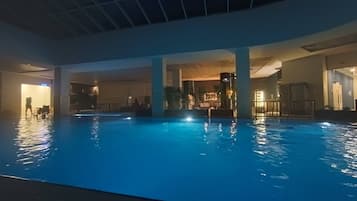 Apartamento, 1 quarto, acessível, sacada | Piscina | Piscina interna