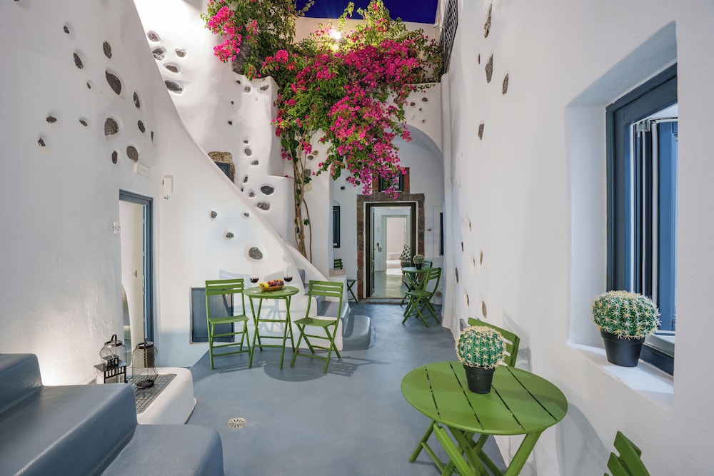 Alba Caverns - Santorin