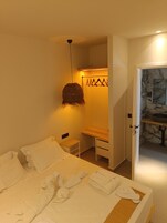 Quarto Duplo ou Twin Comfort, varanda, vista para o jardim | Quartos insonorizados, ferro/tábua de engomar, Wi-fi grátis 