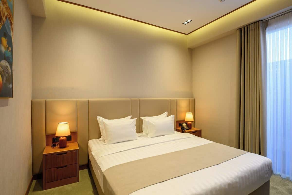 Quarto Júnior | Minibar, secretária, secretária adequada para computadores portáteis