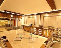 Pequeno-almoço tipo buffet diário (500 INR por pessoa) 