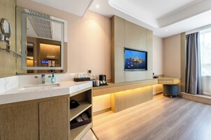 Quarto Duplo Comfort | Casa de banho | Um polibã, artigos de higiene pessoal grátis, um secador de cabelo 