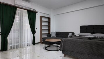 Suite-Estúdio Superior, Vista para a cidade | Roupa de alta qualidade, minibar grátis, secretária 