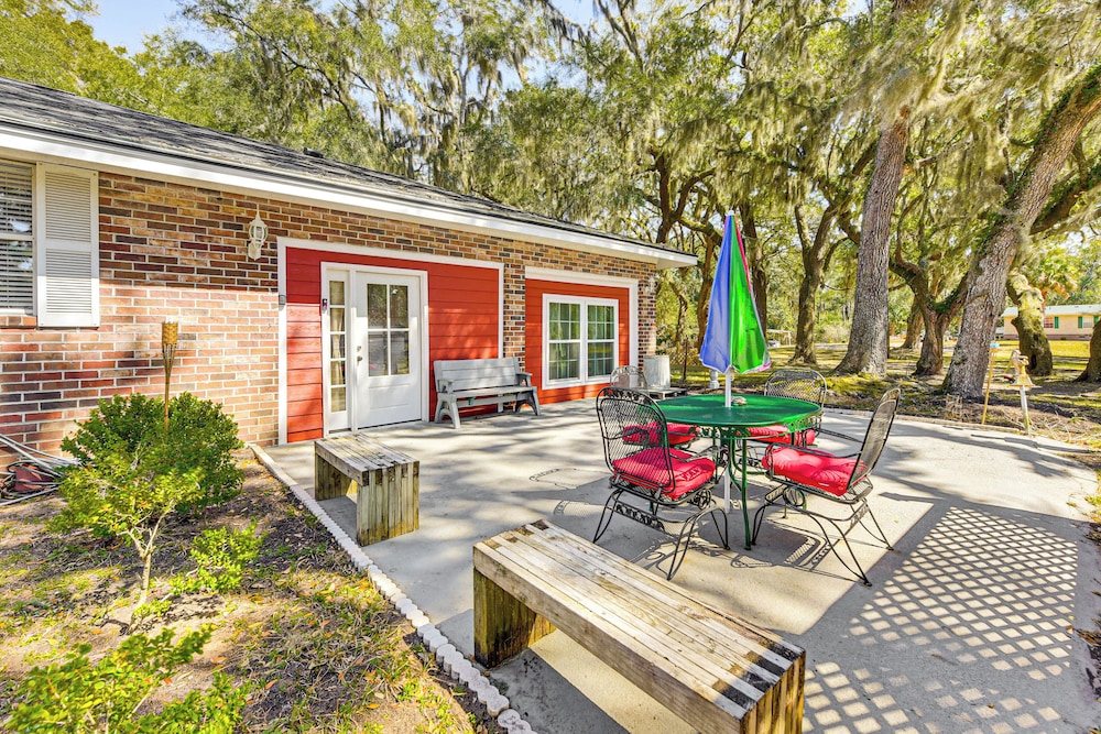 3 Mi To Dtwn Beaufort: Quiet Family Home W/ Yard - Beaufort, SC
