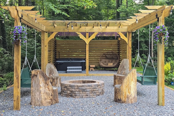 Hot Tub, Fire Pit & Patio: A-frame Stafford Cabin - Sam Farm, Goldvein