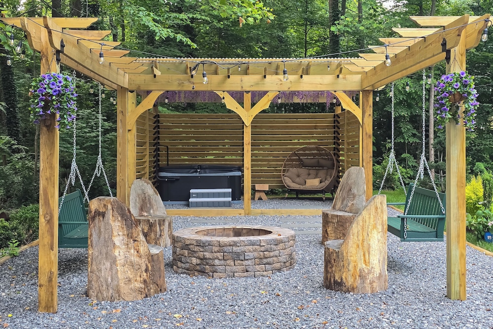 Hot Tub, Fire Pit & Patio: A-frame Stafford Cabin - Sam Farm, Goldvein