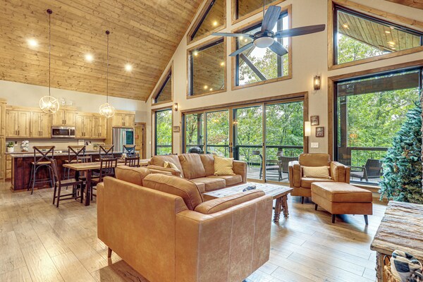 Lake Views & Golf Access At Secluded Drasco Lodge - West Front Street, AR