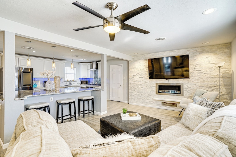 Patio & Fenced Yard: Newly Renovated Hurst Home! - Arlington, TX