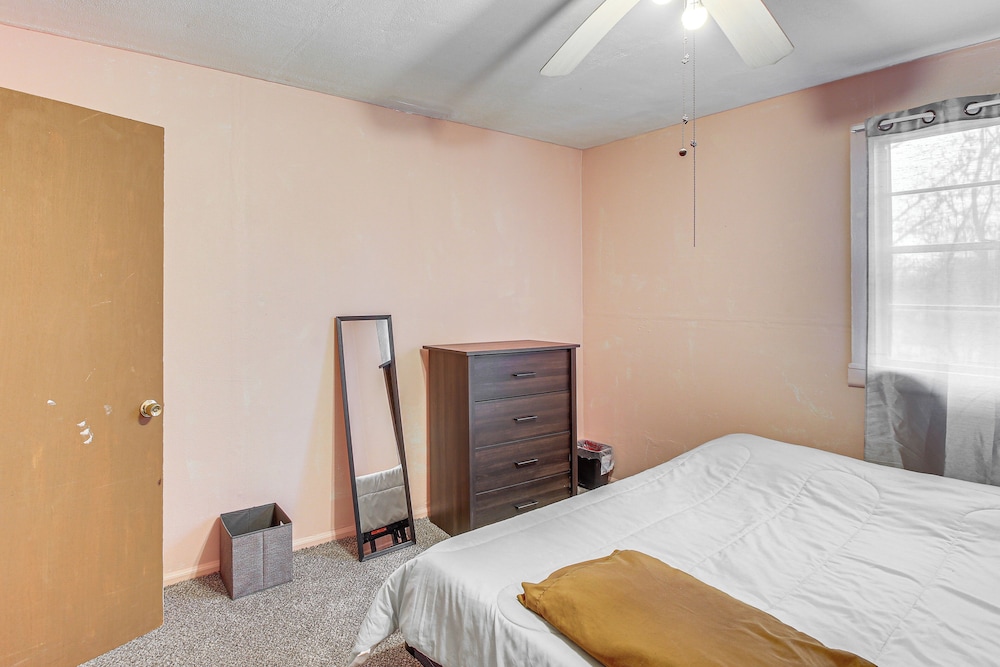 Pet-friendly Little Rock Home On Spacious Lot - Little Rock, AR