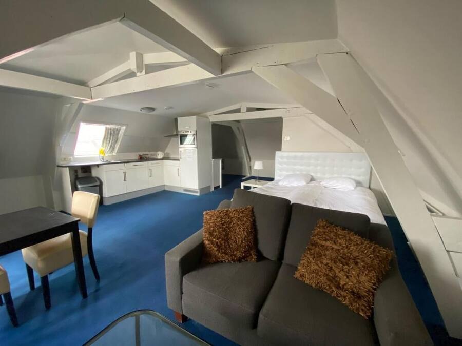 Estúdio Deluxe, vista para o canal | Secretária, secretária adequada para computadores portáteis