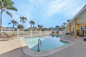 Casa, 4 quartos | Piscina | Uma piscina aquecida 