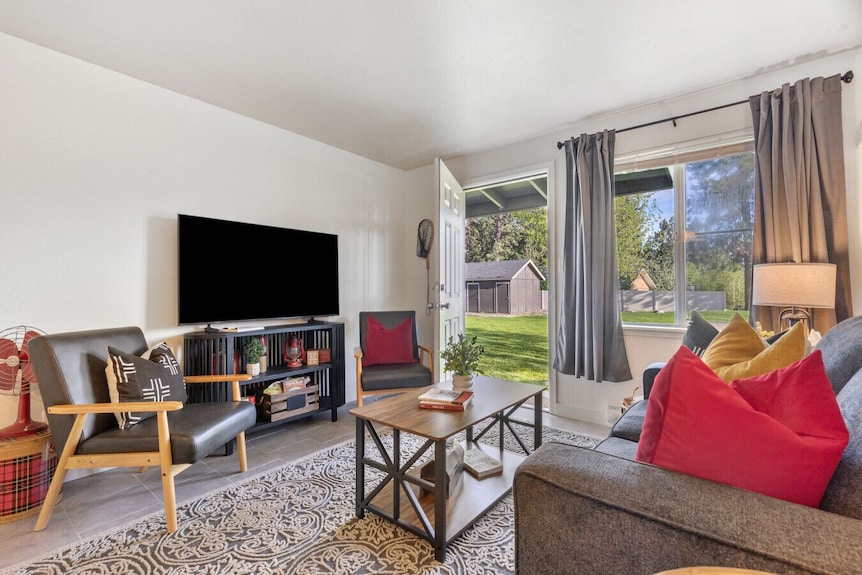 Family Friendly Space W/ Spacious Yard And Firepit - Columbia Falls, MT