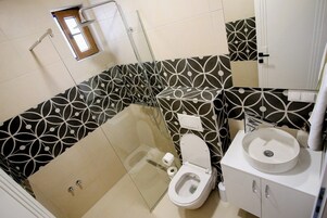 Apartamento Comfort, varanda, vista para o jardim | Casa de banho