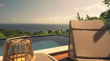 Piscina exterior, da(s) 8:00 à(s) 20:00, espreguiçadeiras