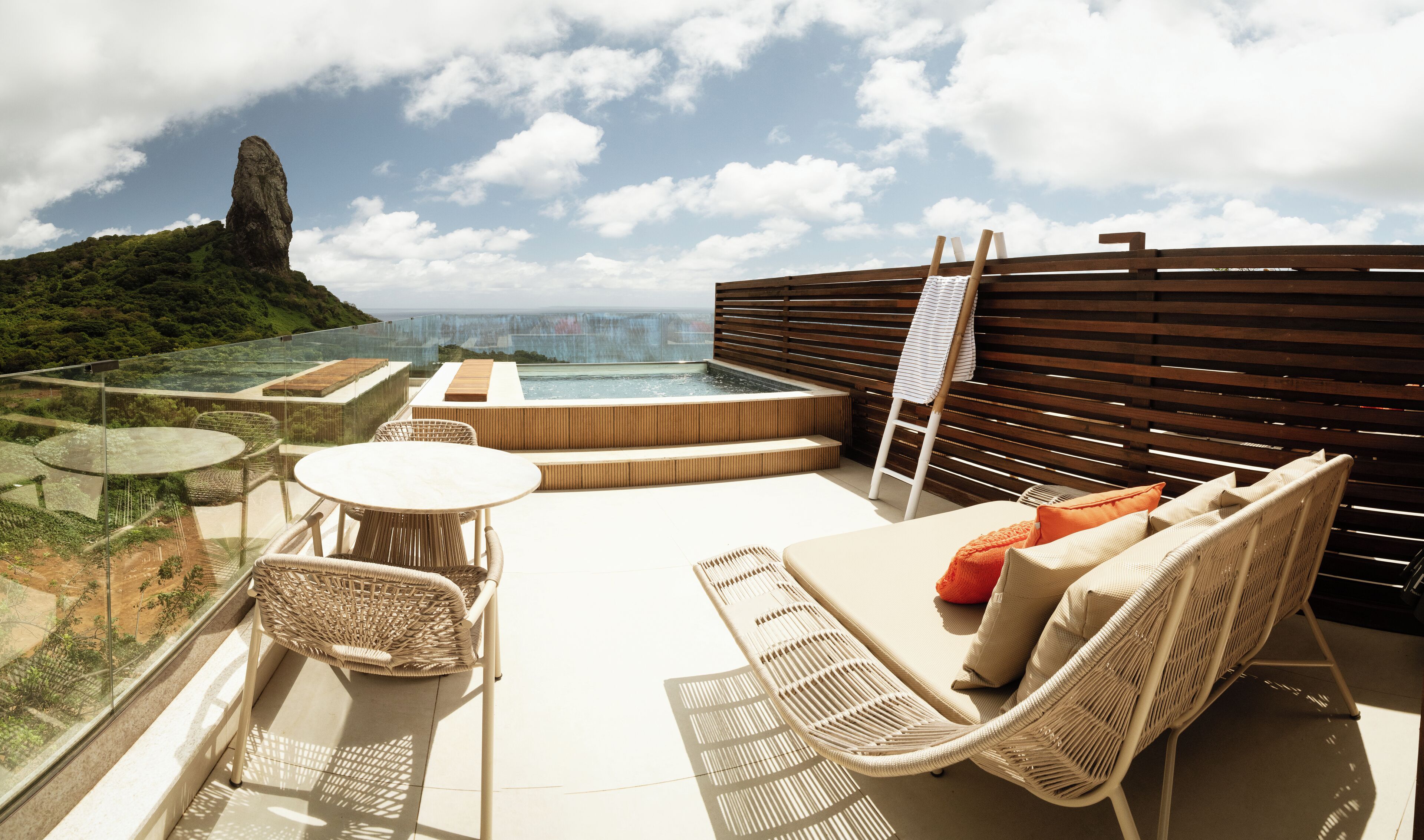 Suíte superluxo, 1 cama Queen, sacada, vista para o mar | Terraço/pátio