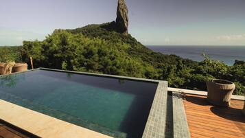 Piscina exterior, da(s) 8:00 à(s) 20:00, espreguiçadeiras