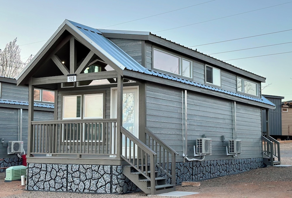 Luxury Tiny Homes - Deluxe King Room - Page, AZ