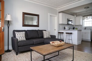 Apartamento Clássico, não fumadores | Sala de estar | TV de ecrã plano 