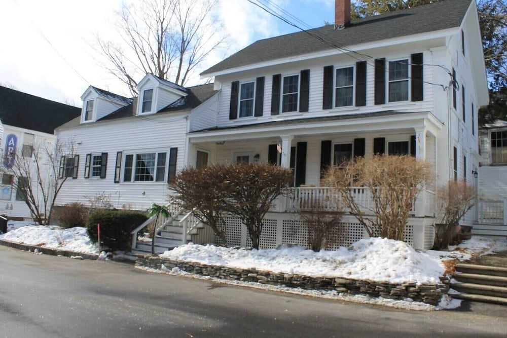 9 Lake Street - Wolfeboro, NH