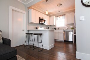 Apartamento Clássico, não fumadores | Cozinha privada | Um frigorífico/congelador grande, um micro-ondas, um forno 