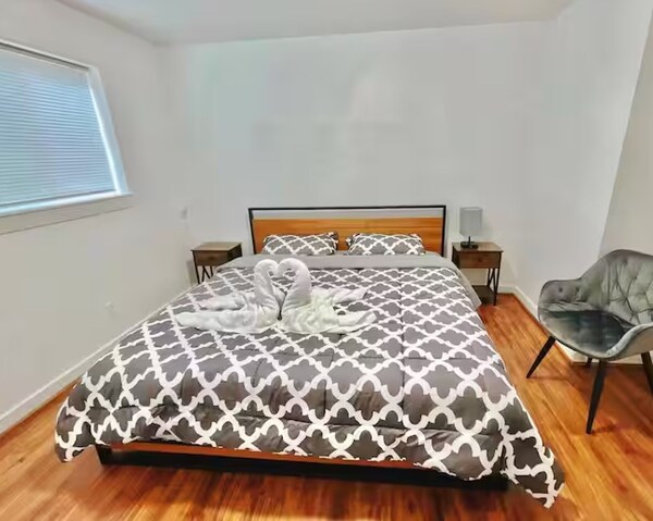 The Seattle Haven - Modern Suites - Bainbridge Island, WA