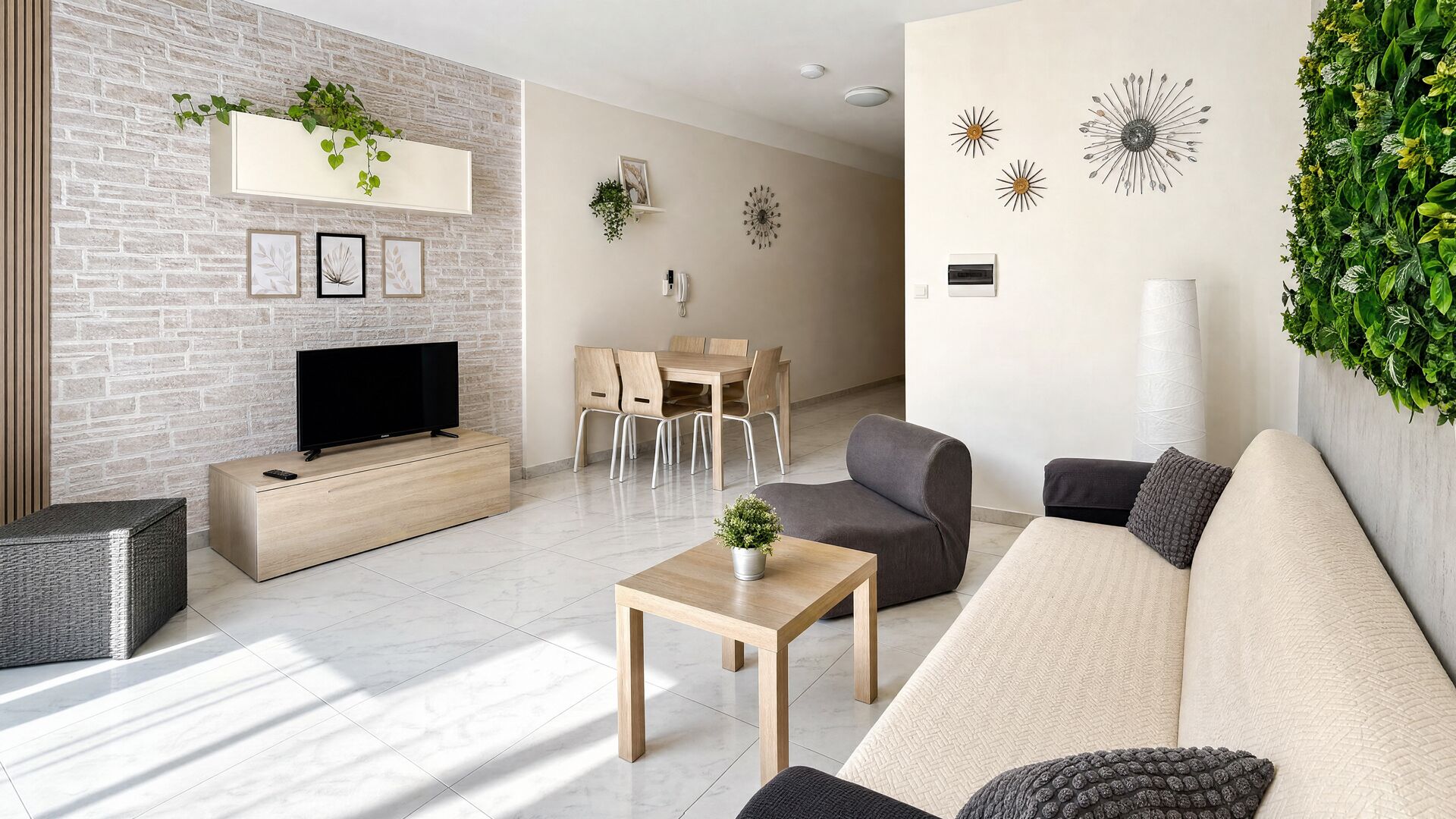 Apartamento Superior, vista para o vale | Sala de estar | Televisor 
