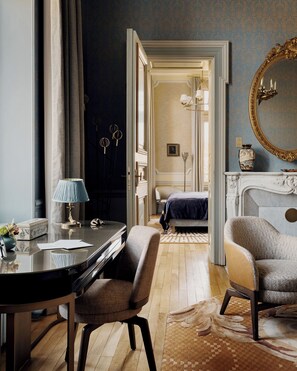 Suite Mélusina | Sala de estar | Televisor LED de 55 polegadas com canais via satélite