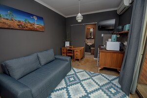 Estúdio Comfort, pátio, no rés do chão | Sala de estar | Televisor 