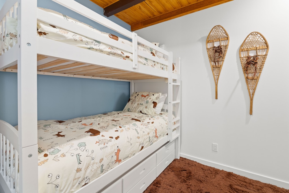 RidgeTop Retreat, new rental with all you need nestled in the mountains ...