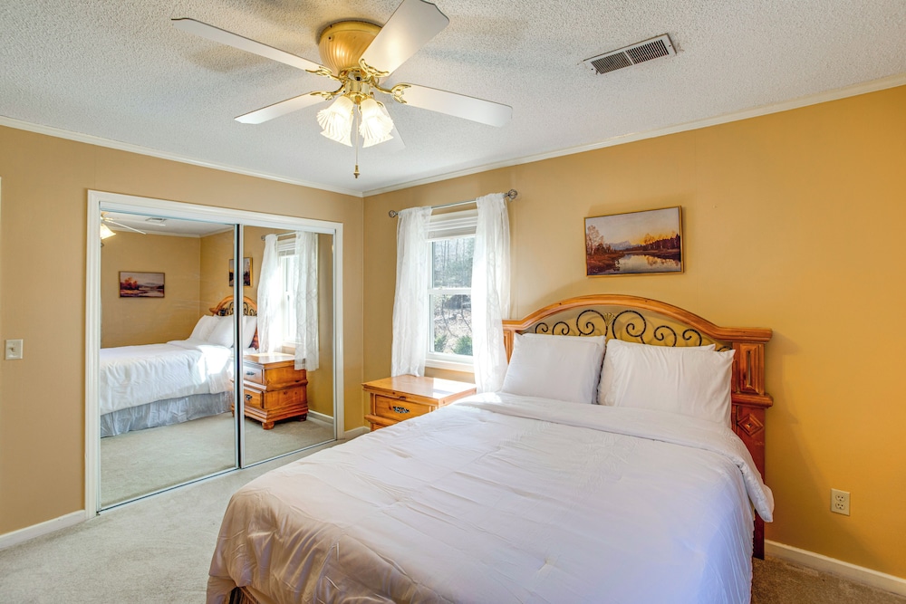 Near Lake Murray: Family Getaway W/ Screened Porch - South Carolina