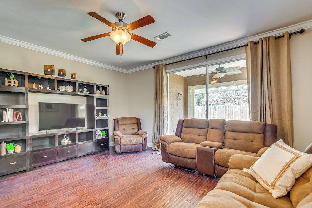 8 Mi To Beach: Home In Mary Esther - Navarre, FL