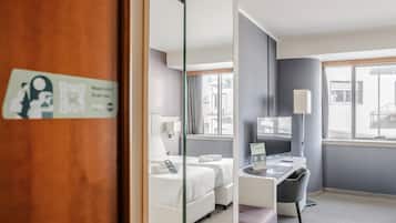 Quarto Duplo | Minibar, cofre no quarto, secretária, Wi-fi grátis