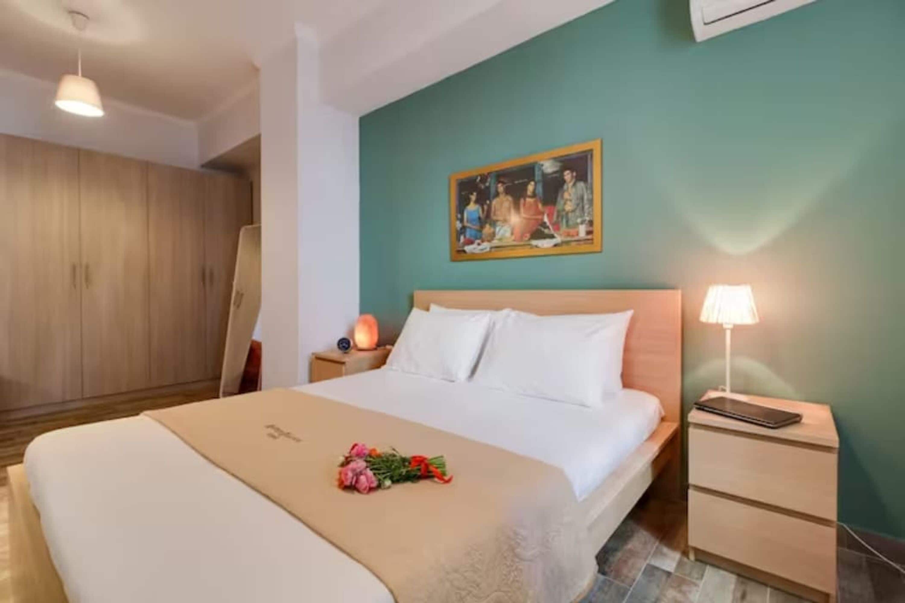 Estúdio | 1 quarto, escrivaninha