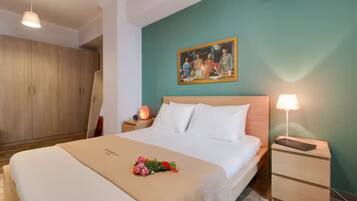 Estúdio | 1 quarto, escrivaninha