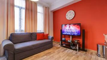 Estúdio | 1 quarto, escrivaninha