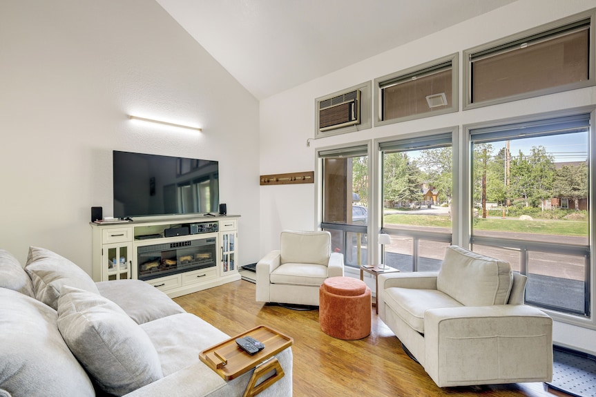 Walk To Payette Lake: Mccall Condo W/ Fireplace - McCall, ID