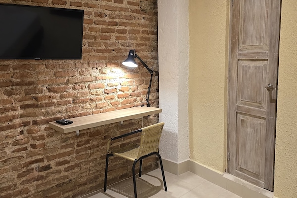 Quarto triplo luxo | Área de estar | Smart TV