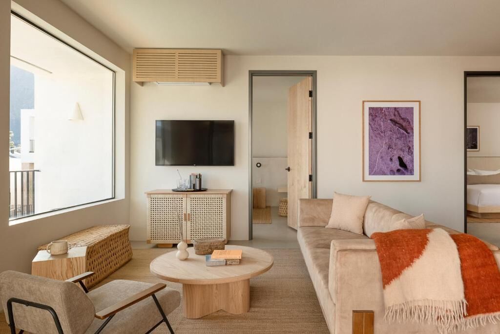 Luxury Suites W/ Poolside Cabanas, Bike Rentals & Stunning Mountain Views - Palm Springs, CA